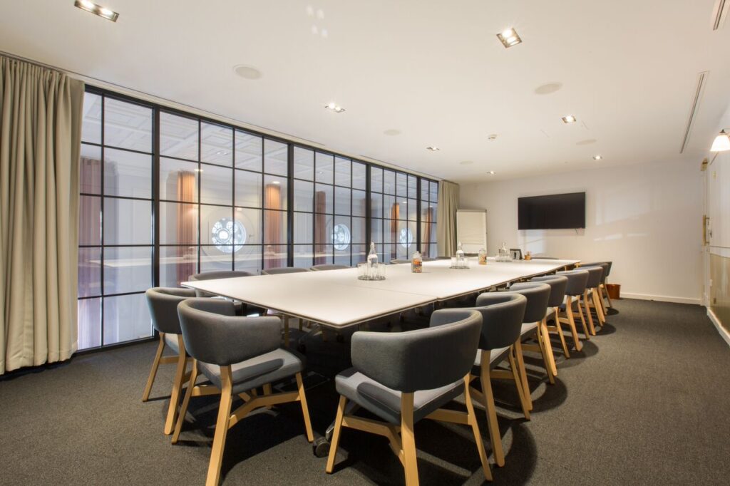 Fora - Liverpool Street Station - Find A Desk